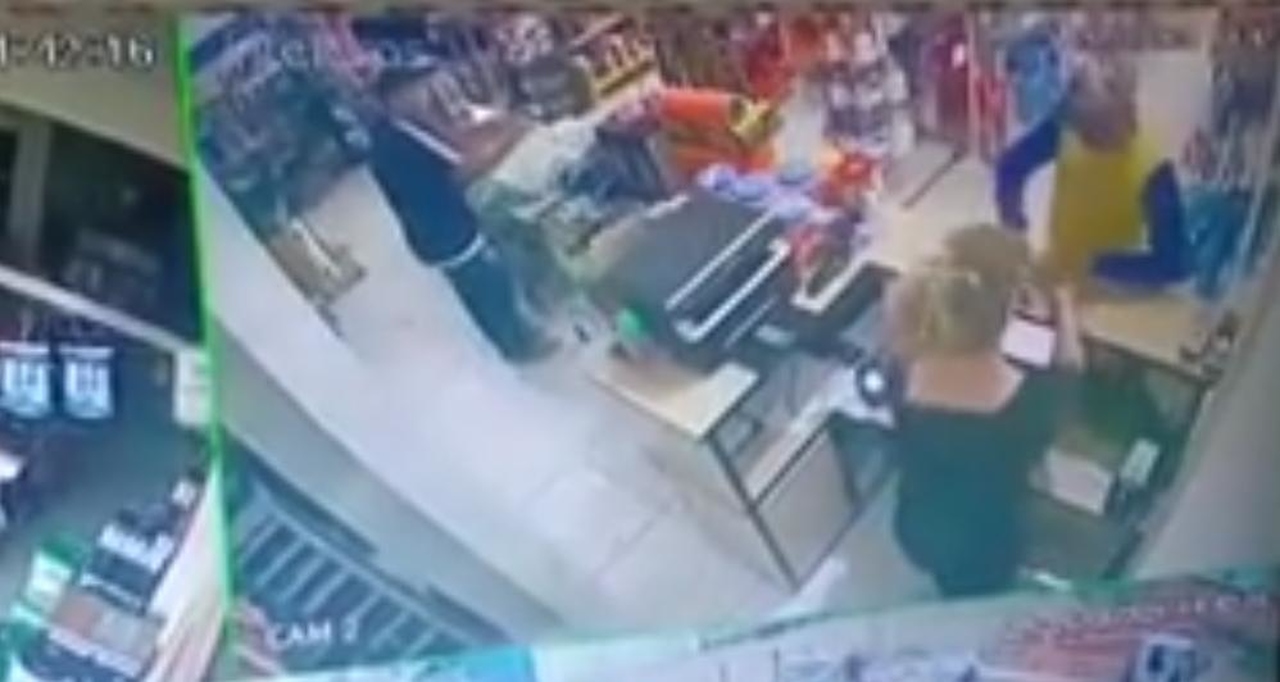 Bandido armado assalta loja e leva veículo na região sul de Palmas; VÍDEO
